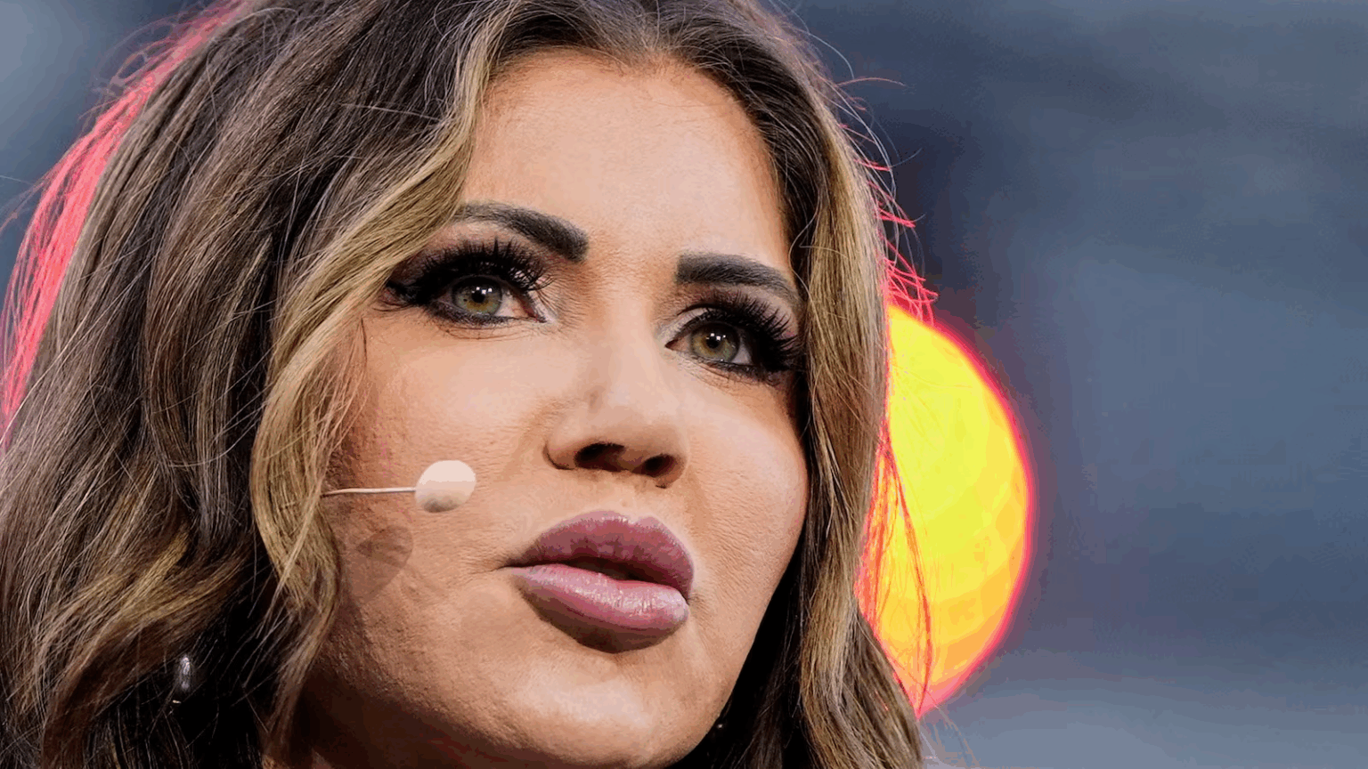 Bộ trưởng An ninh nội an Kristi Noem cho biết có âm mưu ám sát Trump ...